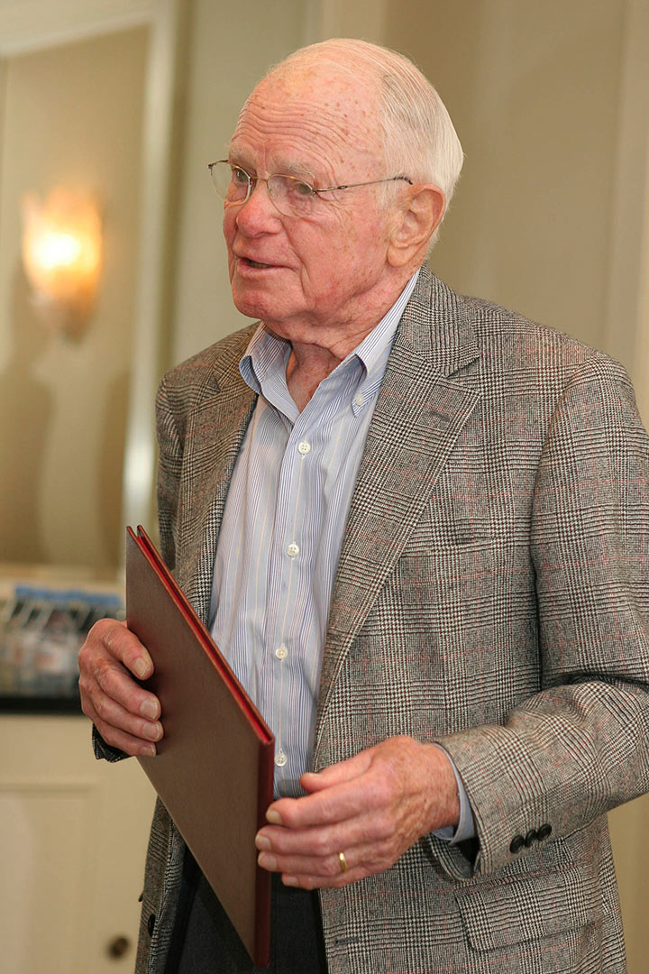 Trustee Chair Emeritus E. Robert Kinney ’39, corporate and civic leader with ‘good, gutsy Maine ...