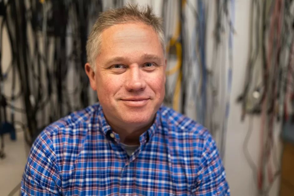 Bates physics professor earns NASA’s ‘exceptional achievement’ award ...