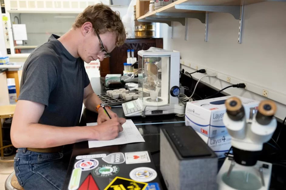 Bates student and faculty researchers take high-tech lead in critical ...