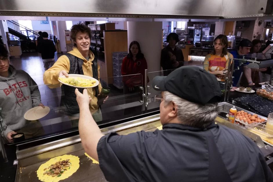Slideshow: Students, chefs, and breakfast in Commons (omelets, anyone ...